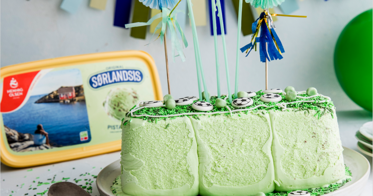 Feire barnebursdag? Prøv vår Fotballkake med iskrem